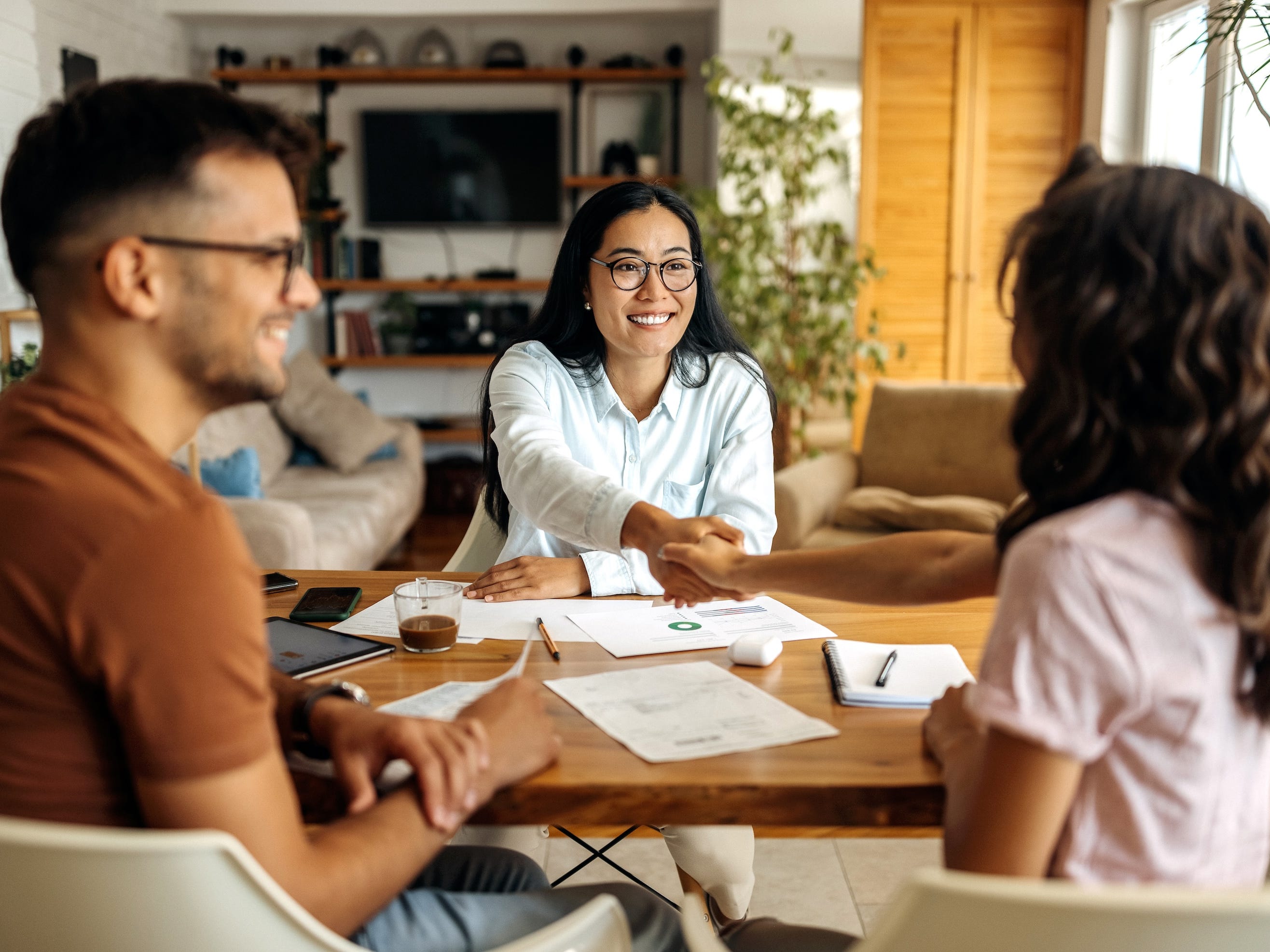 What is an Insurance Broker and How Can They Help You?