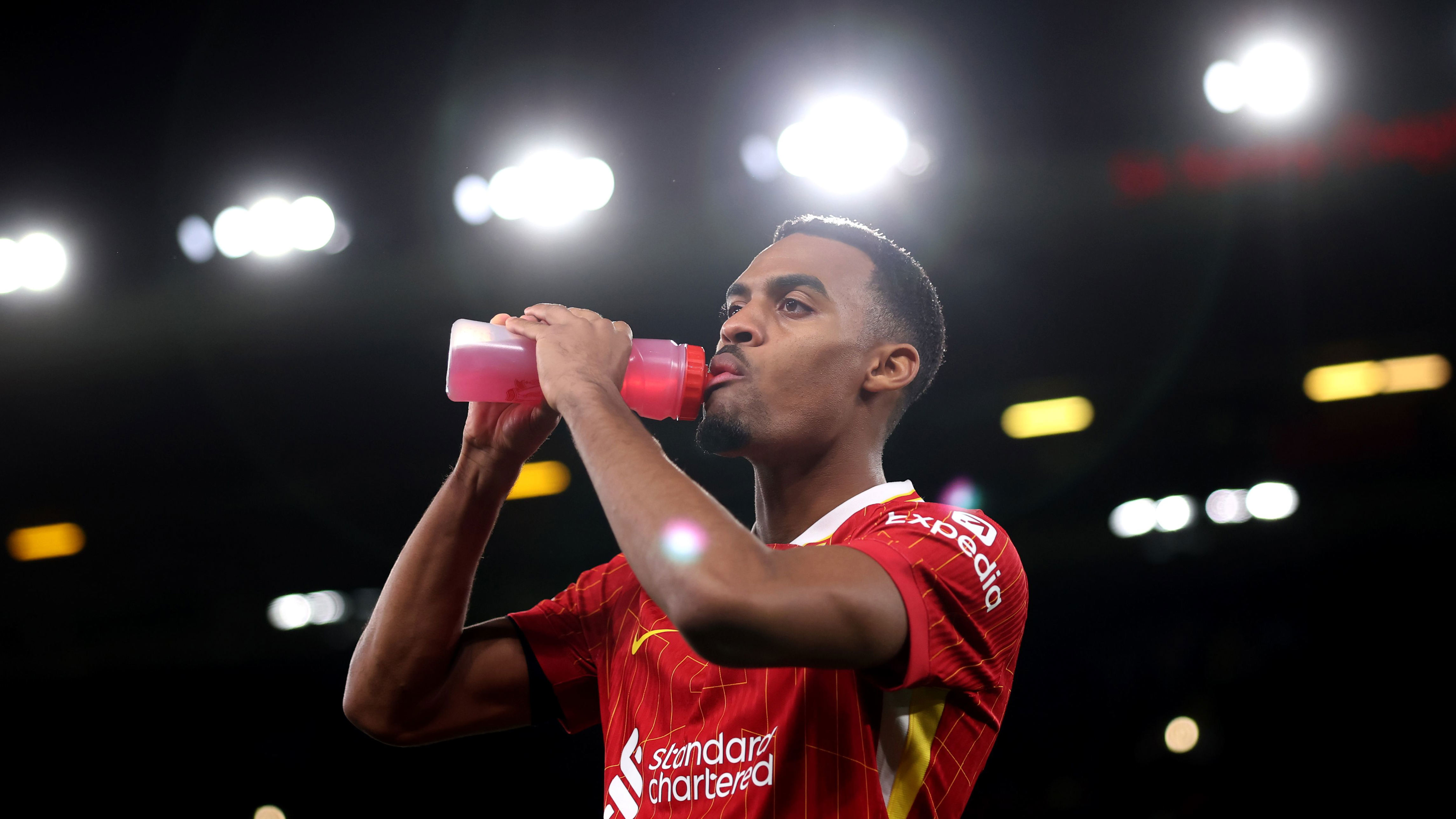 Flinke aderlating voor het Nederlands elftal: Ryan Gravenberch verlaat ...