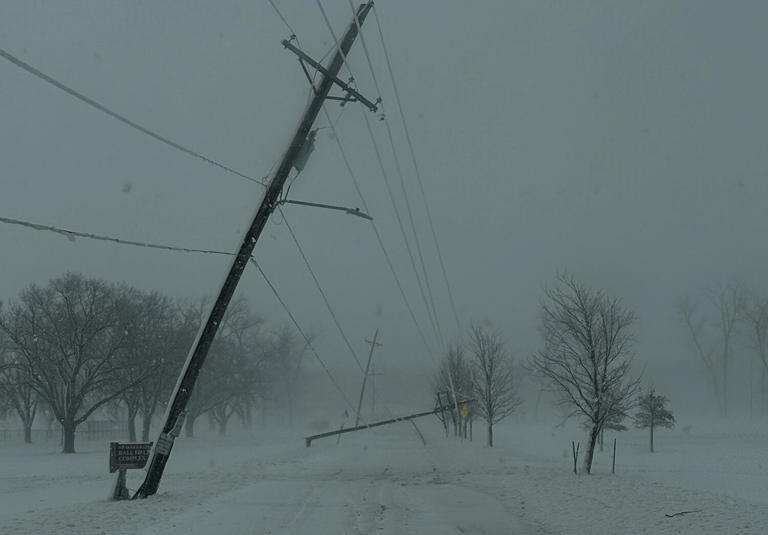 Blizzard leaves nearly 82,000 in Omaha, Council Bluffs without power