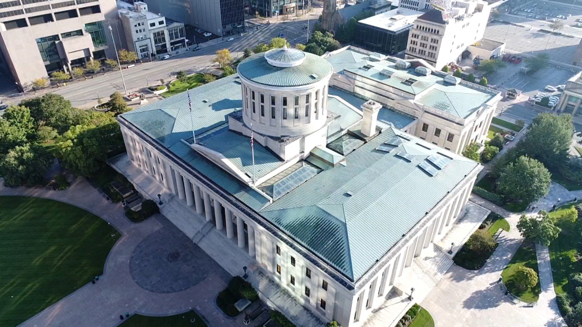 Hundreds of protestors march down High Street to the Ohio Statehouse as ...