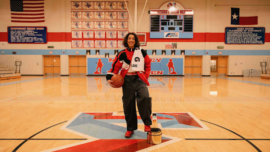 Nneka Ogwumike Surprised Aaliyah Chavez With Gatorade National Player ...