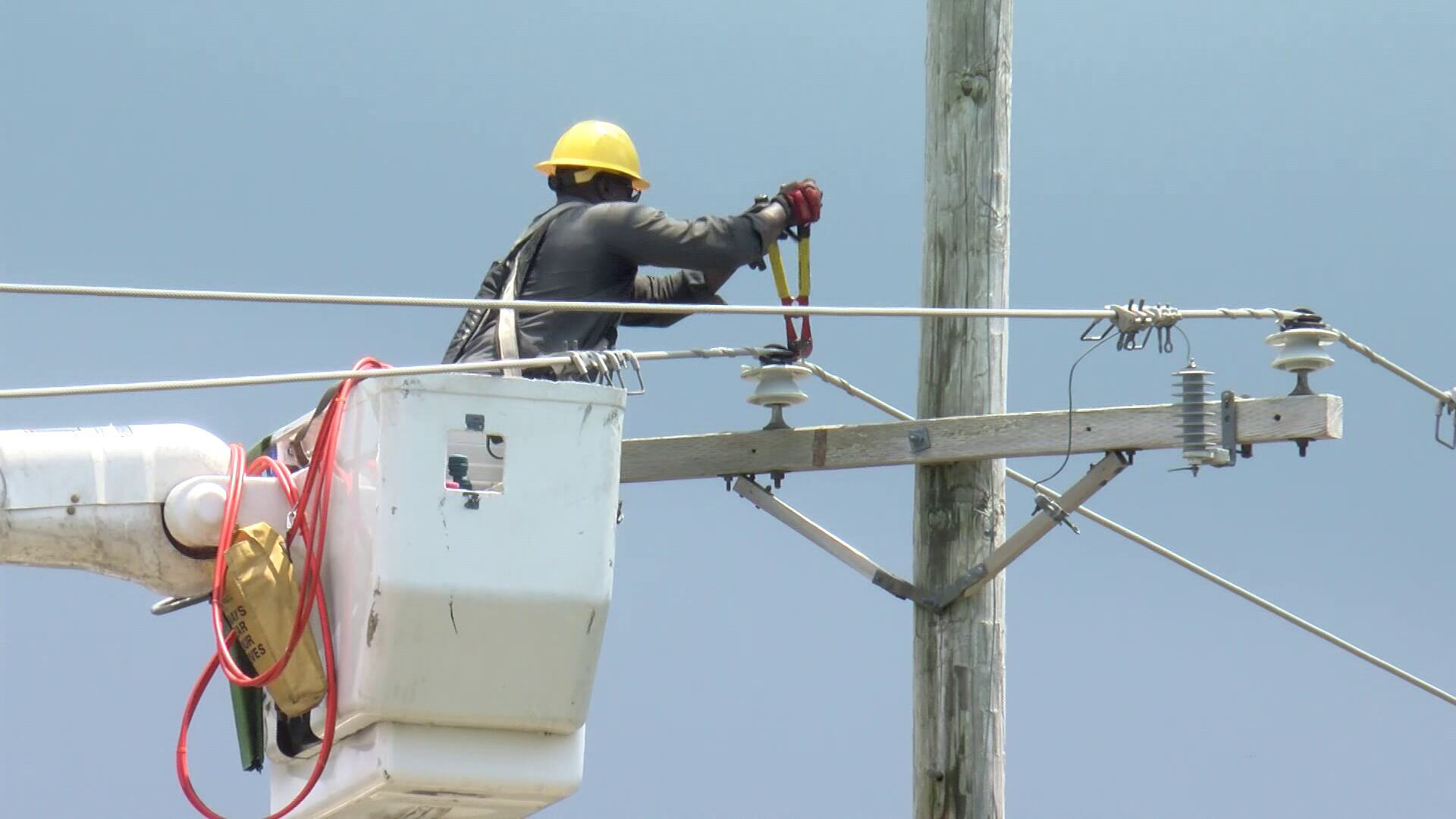 Thousands remain without power after heavy winds Thousands remain without power after heavy winds