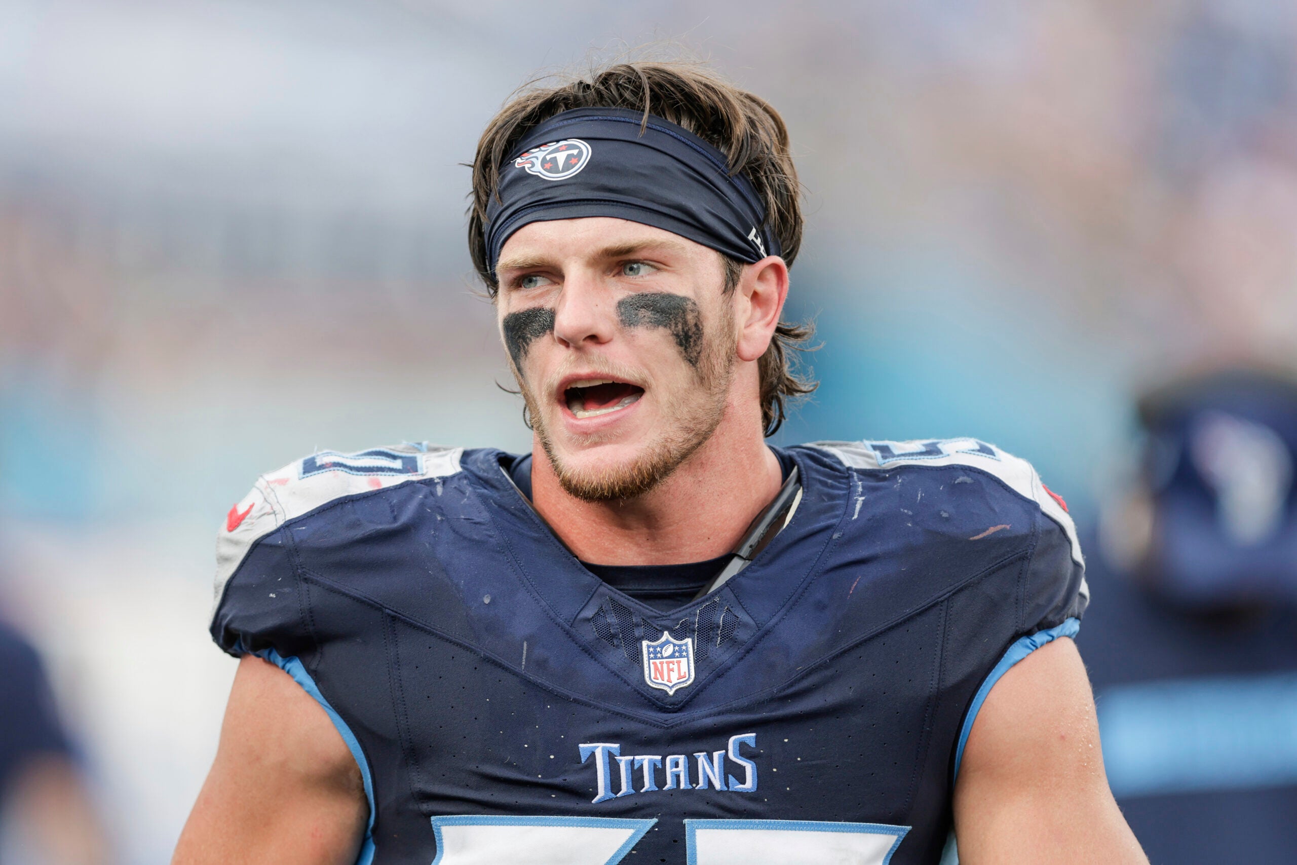 Patriots sign another linebacker with ties to Mike Vrabel