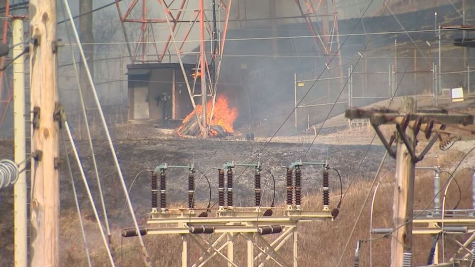 Brush fire burns up to 2.5 acres around Duquesne Light substation in ...