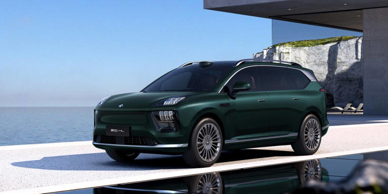 直面问界 M8和理想 L8， 27.98 起的广汽昊铂HL开启预售