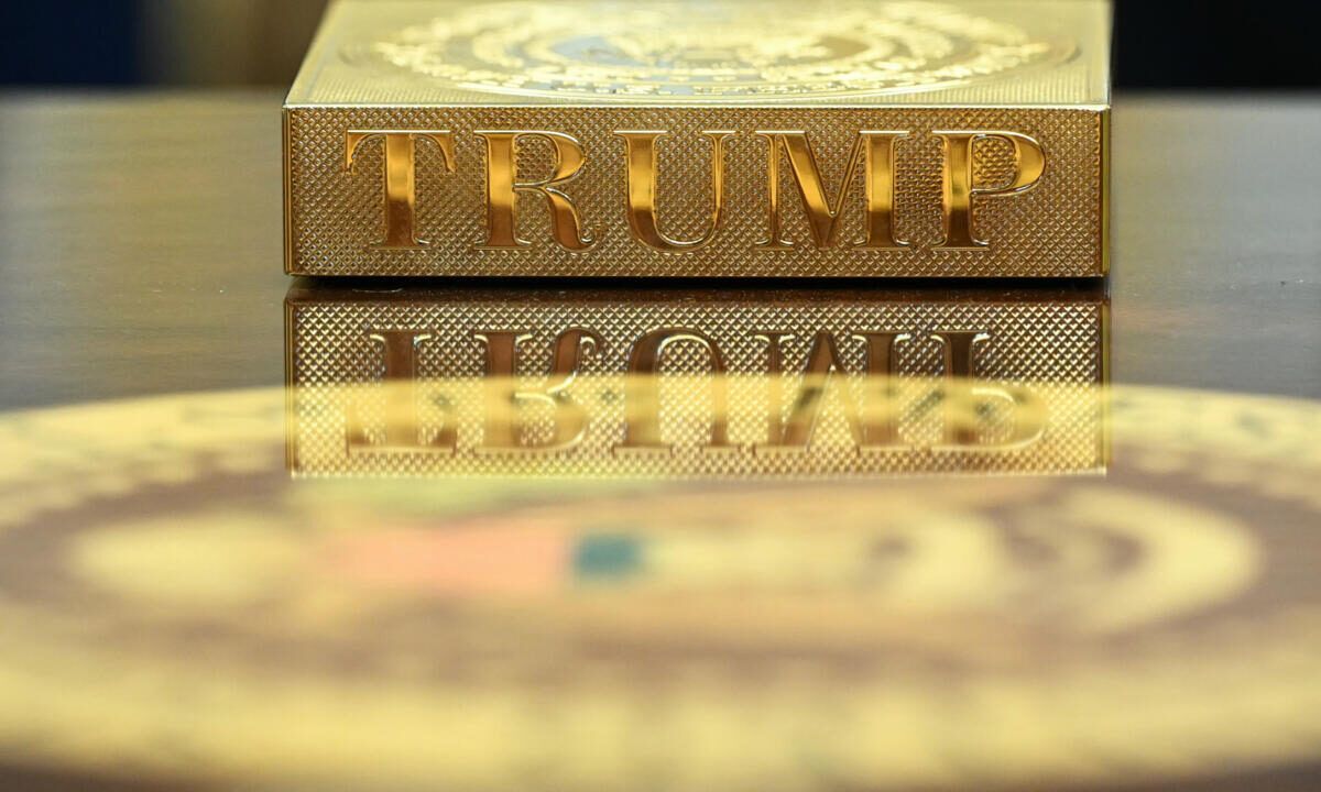 Donald Trump brings the bling with Oval Office makeover – PHOTO