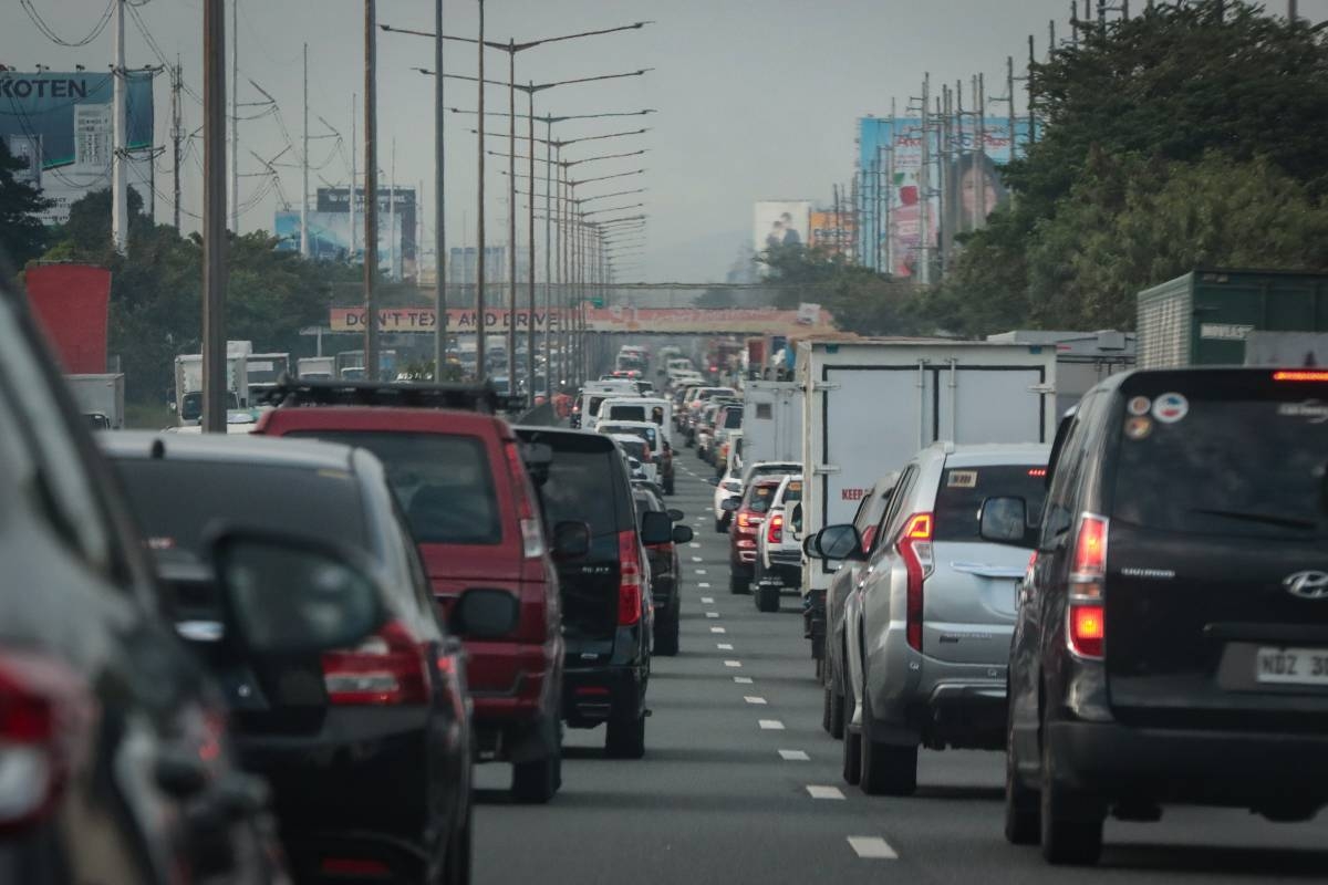 Heavy traffic expected at NLEX after truck damages Marilao bridge
