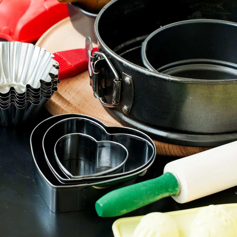 Bake Like a Pro: Must-Have Baking Pans for Every Baker