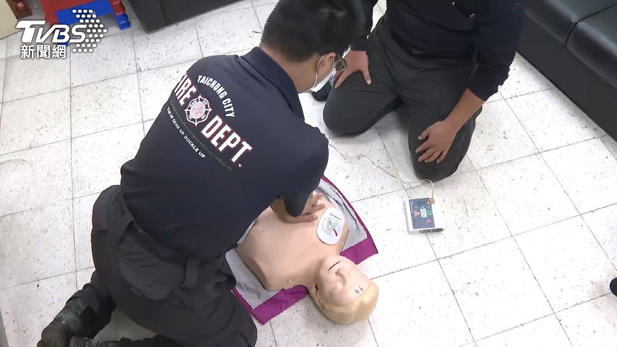 沒證照不能CPR？ 按壓位置正確可輔助急救