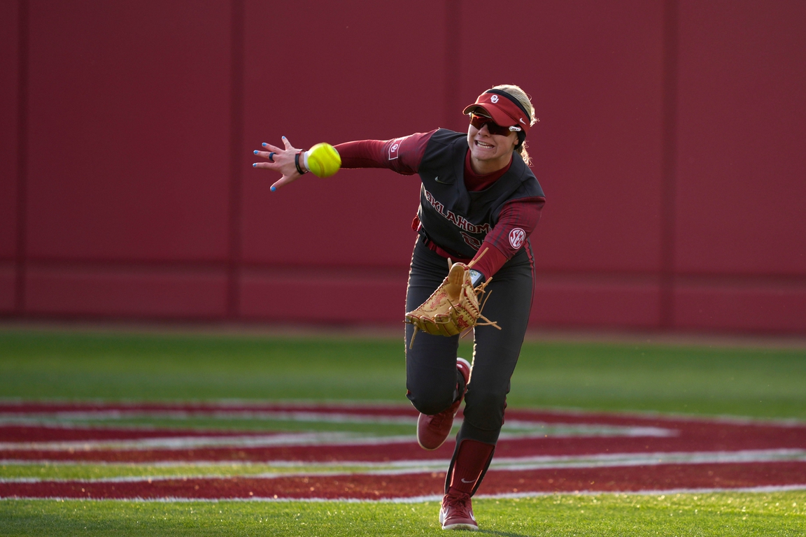 Excellent women's softball photos from the 2025 college season