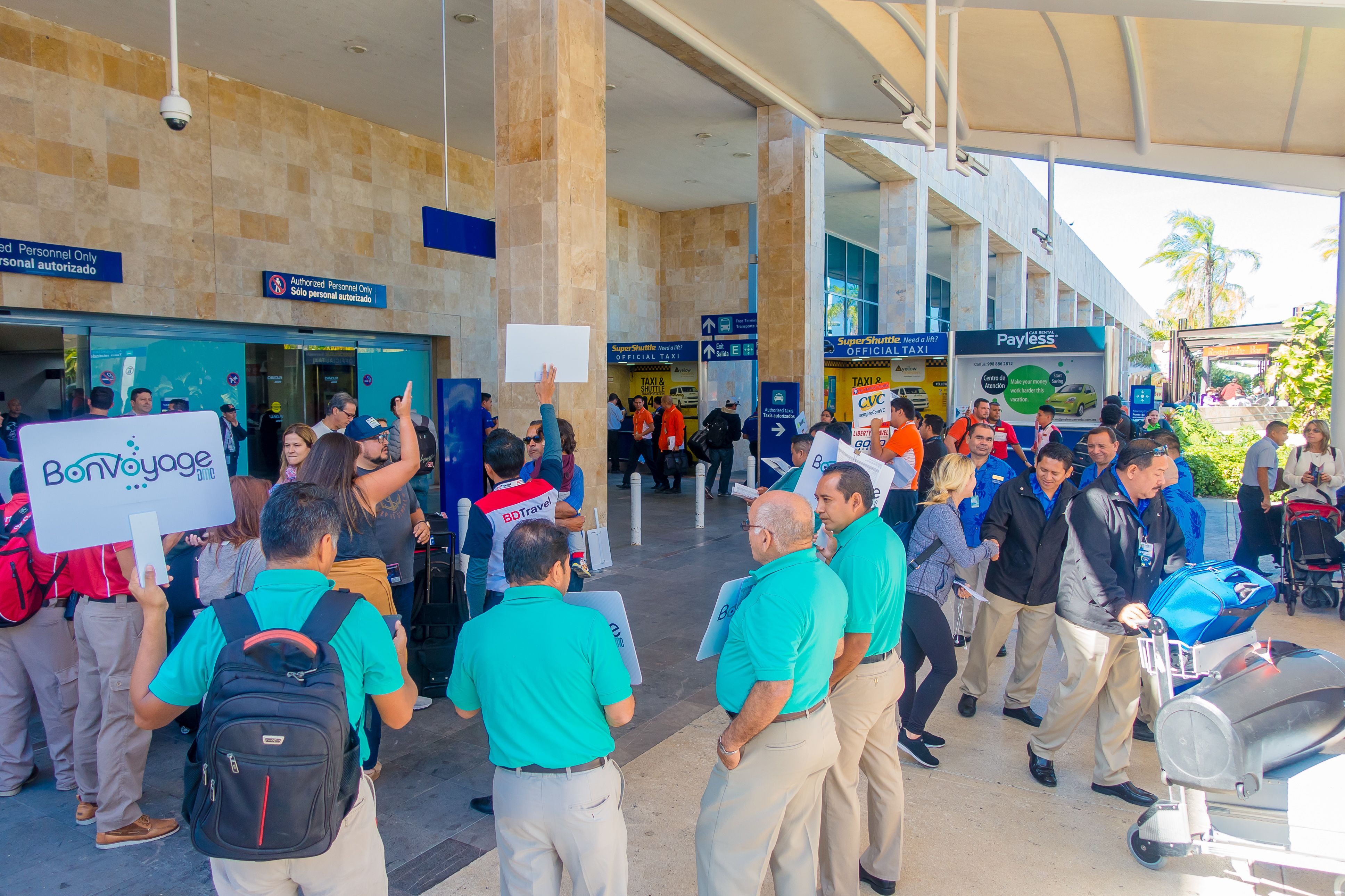 American Tourists Arrested At Cancun International Airport For ...