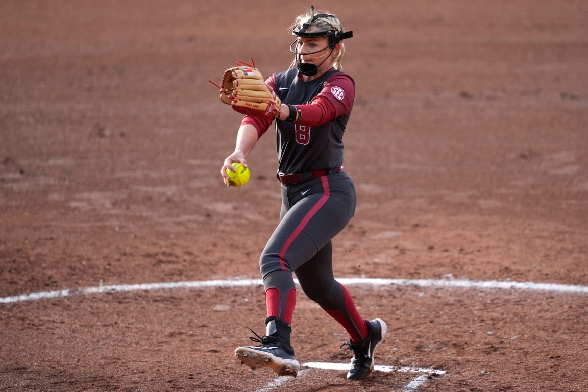 Splendid NCAA softball photos from the 2025 season, so far