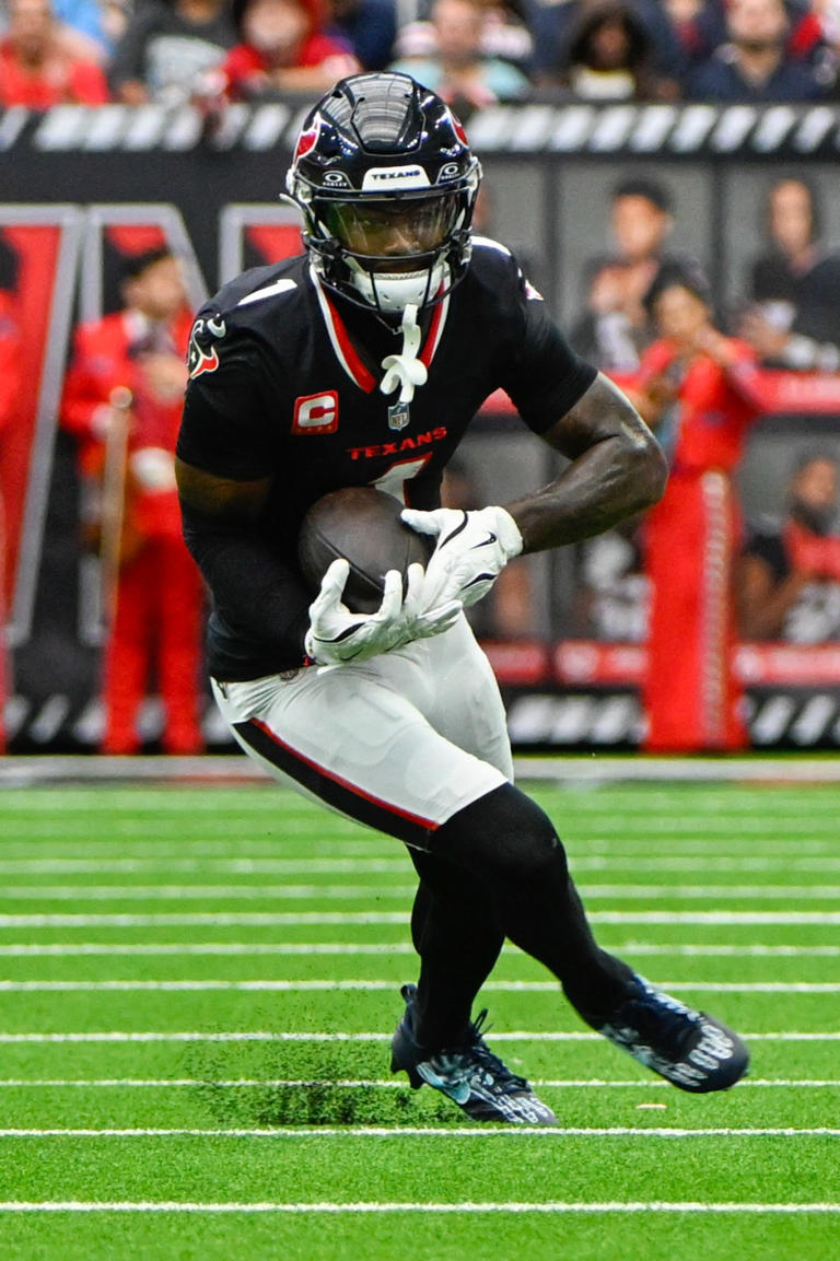 Stefon Diggs meets with Patriots in first visit of his free agency