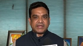 AAP-Led MCD Regularises 12,000 Contractual Employees, Allocates ₹800 ...