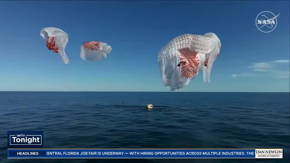 Dolphins join the show, bystanders to historic space capsule splashdown ...