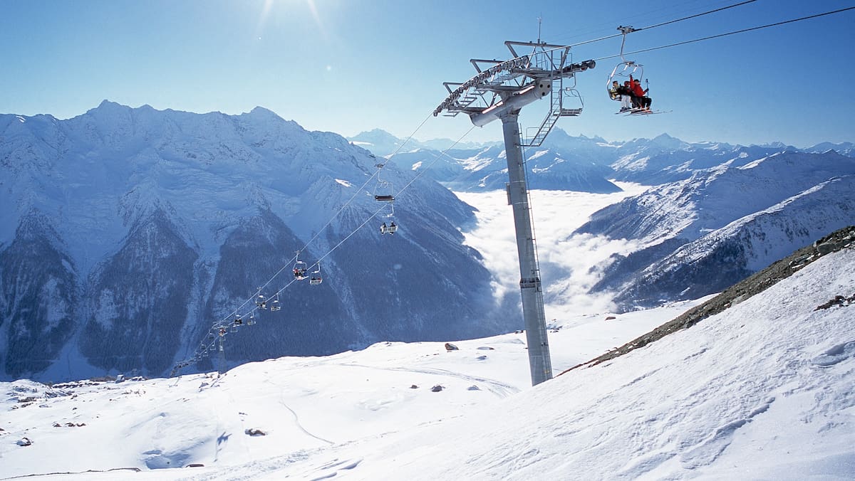 Le câble de treuil d'une dameuse en cause: Un employé des remontées ...