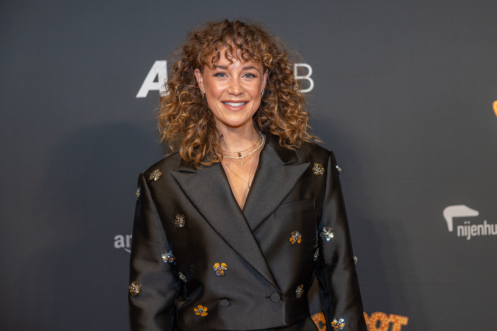 Actrice Anouk Maas over alleenstaand moederschap: 'Maatschappij is daar ...