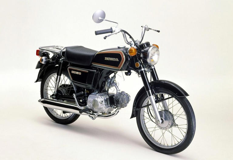 Un'icona reinventata: la Honda CD50 Benly diventa una scrambler senza tempo