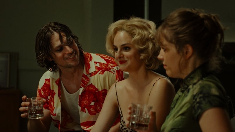 Le Donne al Balcone: film sulla sorellanza e contro la violenza sulle ...