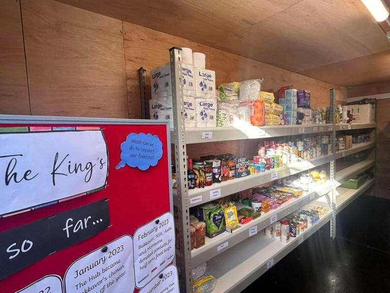 Local Nottinghamshire school receives £500 donation from Aldi