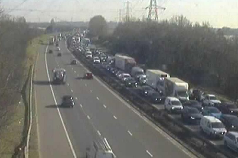 M25 fire: Kent Police and fire service give update on huge lorry fire