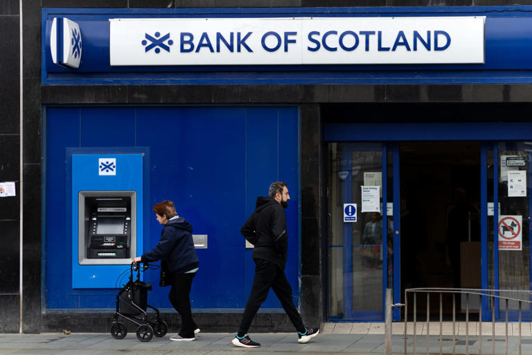 Full list of UK bank closures in 2025 after Santander confirm 95 ...