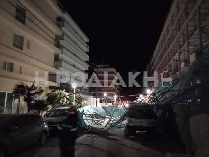 Αδιανόητες εικόνες στη Ρόδο: Σοβαρές ζημιές σε 20 αυτοκίνητα από ...