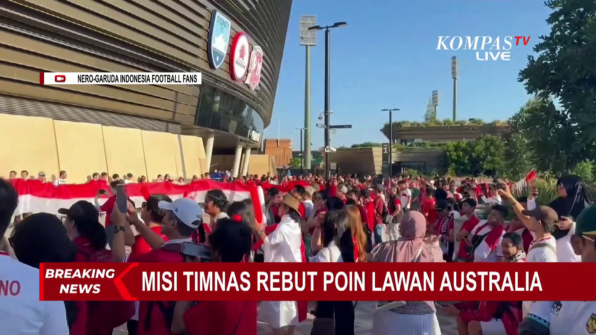 Terbaru! Suporter Timnas Bentangkan Bendera Merah Putih, Bersiap ...