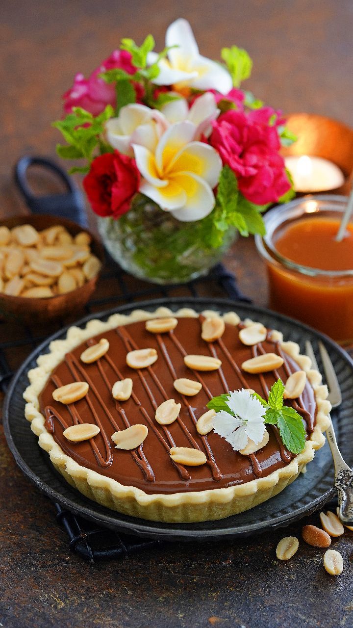 This Eggless Snickers Tart Is So Good, You Won’t Believe It’s Homemade!