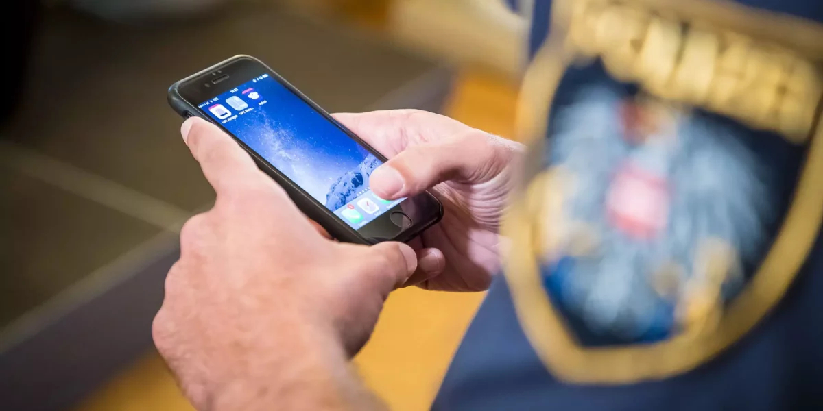 Tausende Euro weg! Polizei warnt vor Fake-SMS vom Finanzamt