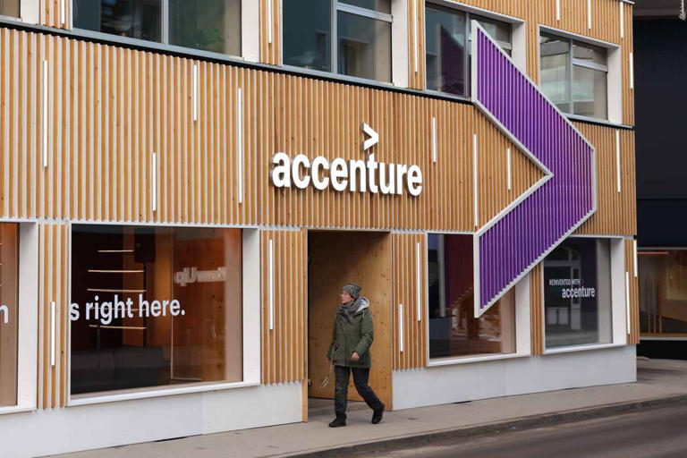 Accenture Reports Better-Than-Expected Earnings, but DOGE Risks Hit the Stock