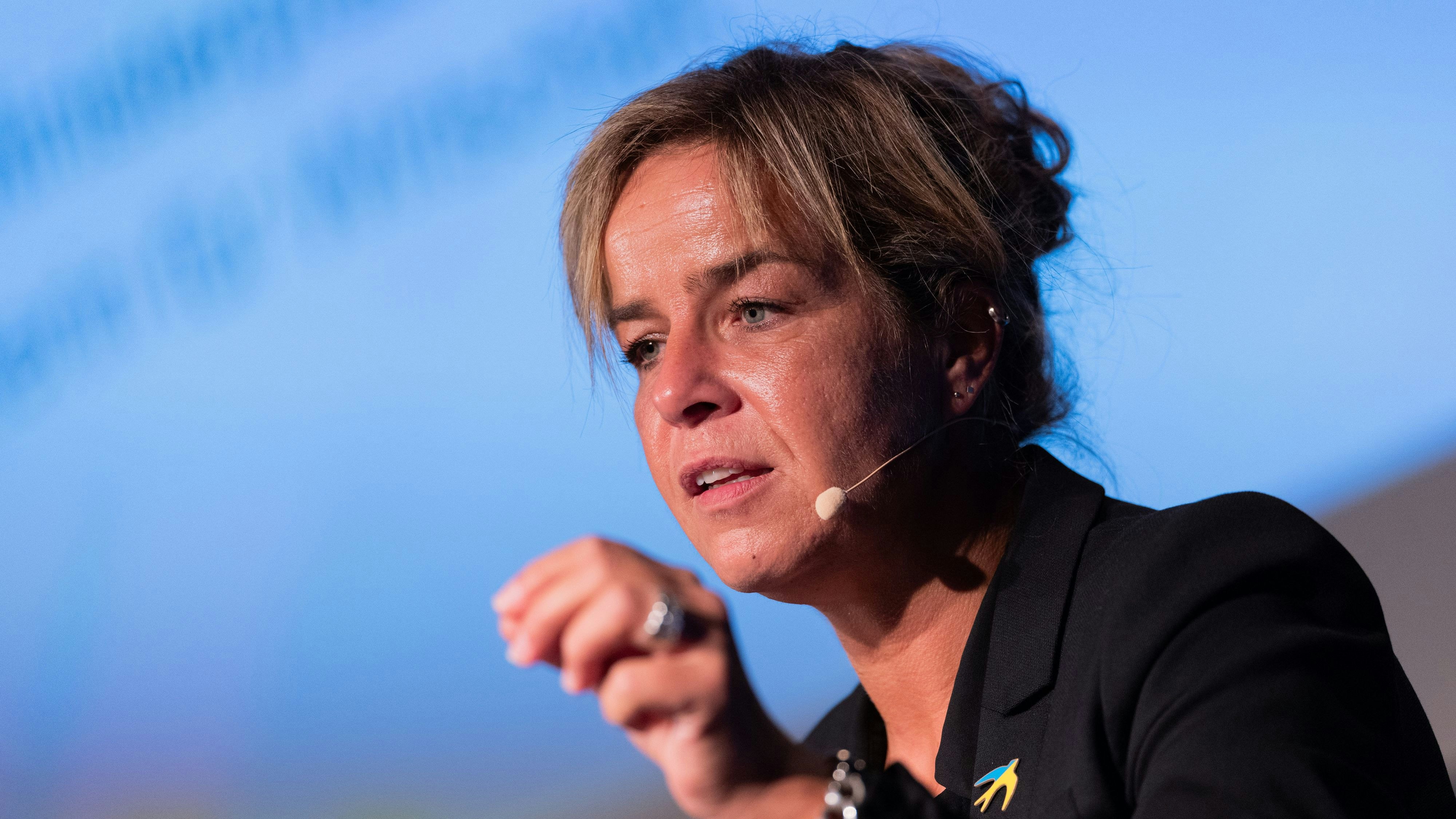 Mona Neubaur: „Ich lasse mir von Friedrich Merz nicht auf der Nase ...