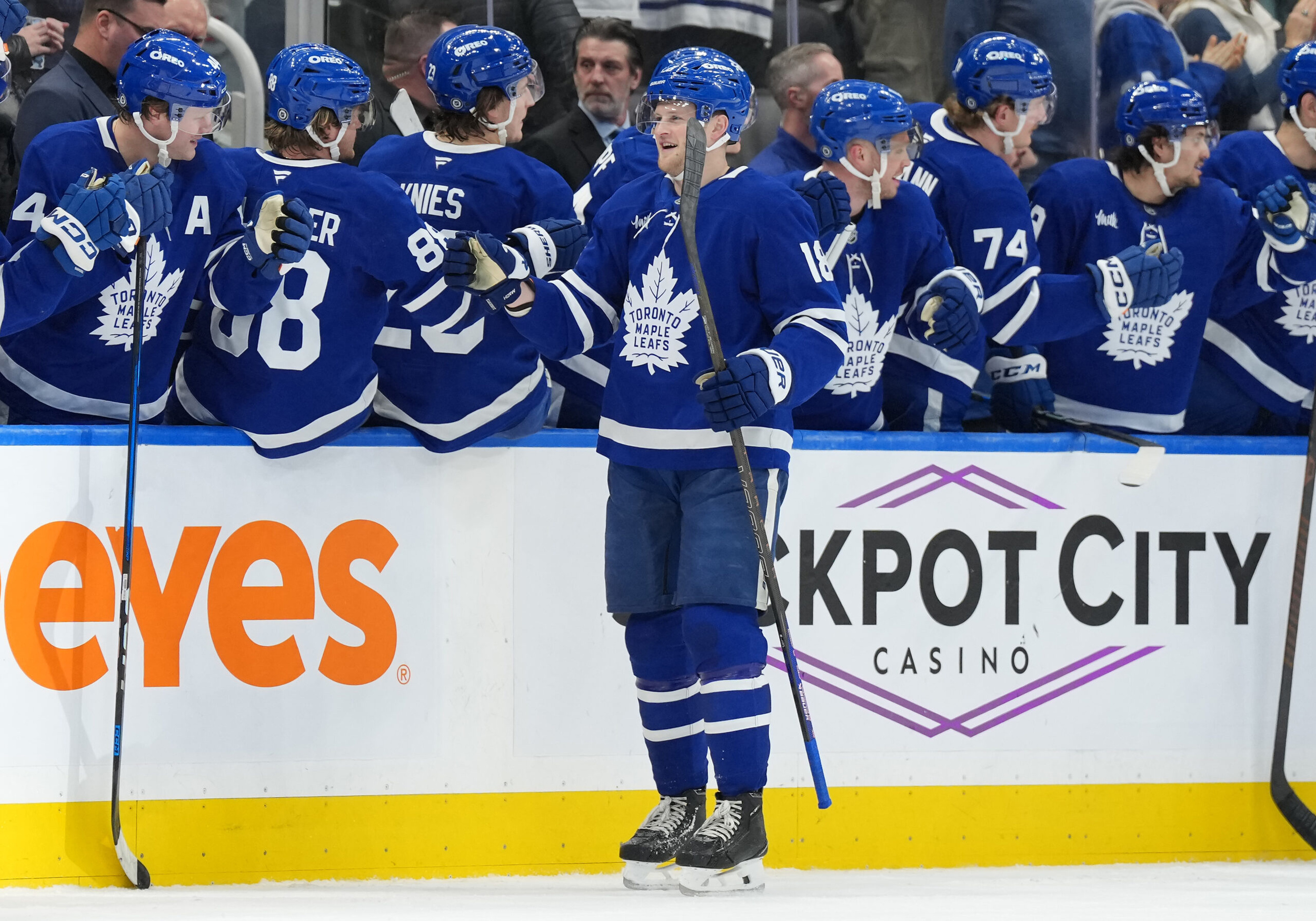 Maple Leafs react to Steven Lorentz’s bizarre goal assisted by Kelly ...