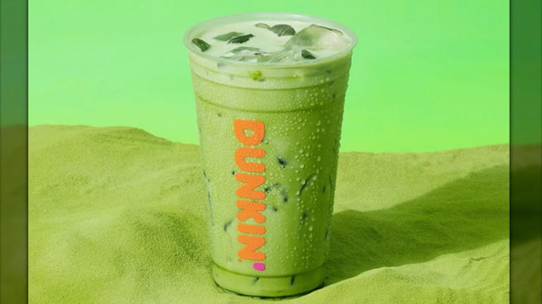 How Dunkin's Matcha Compares To Starbucks'