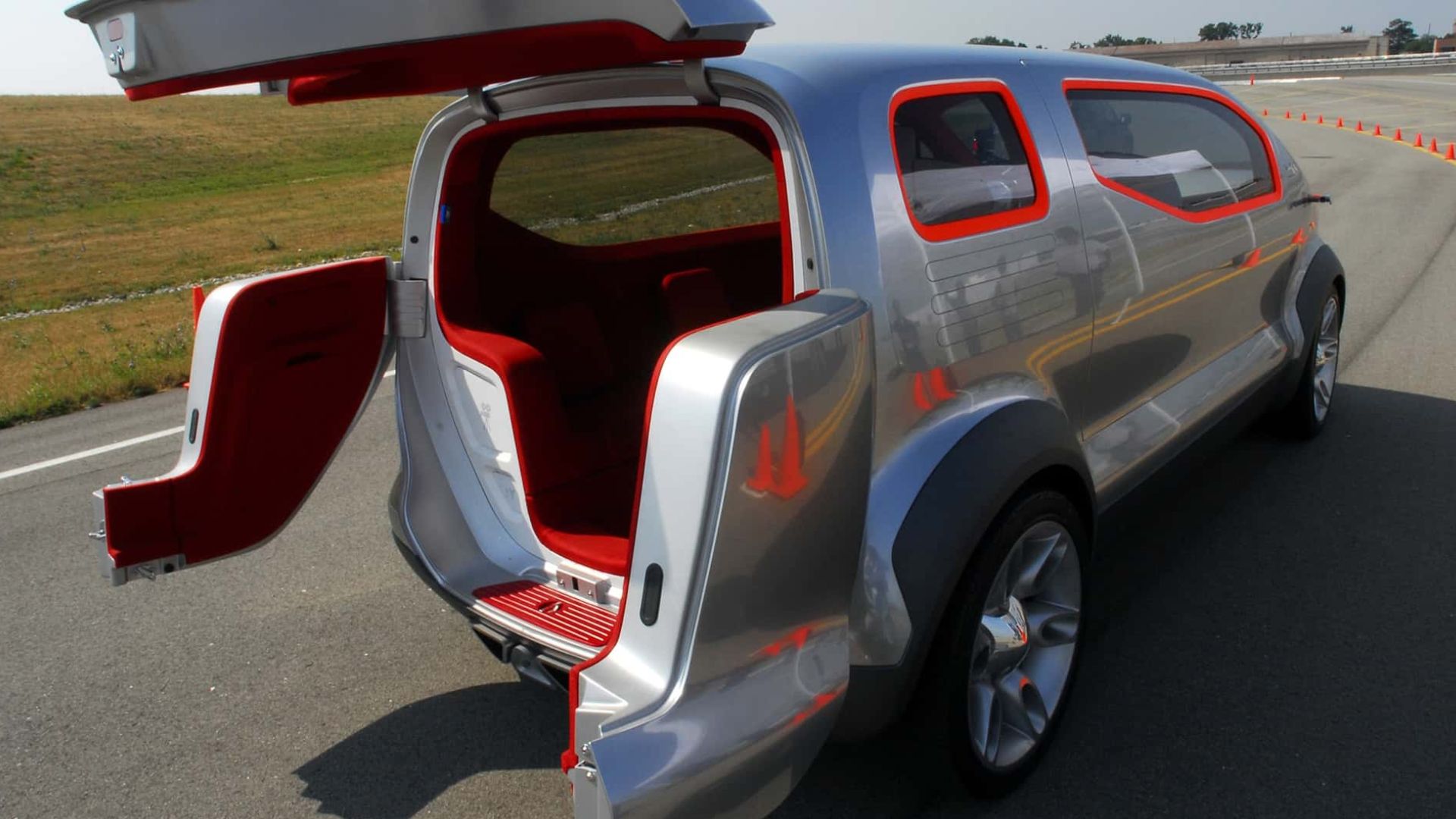 Photos: Ford's hydrogen-powered retro-futuristic car design still ...