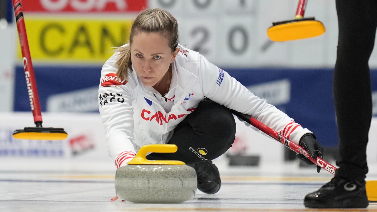 Homan’s Team Canada clinches playoff spot at women’s curling worlds