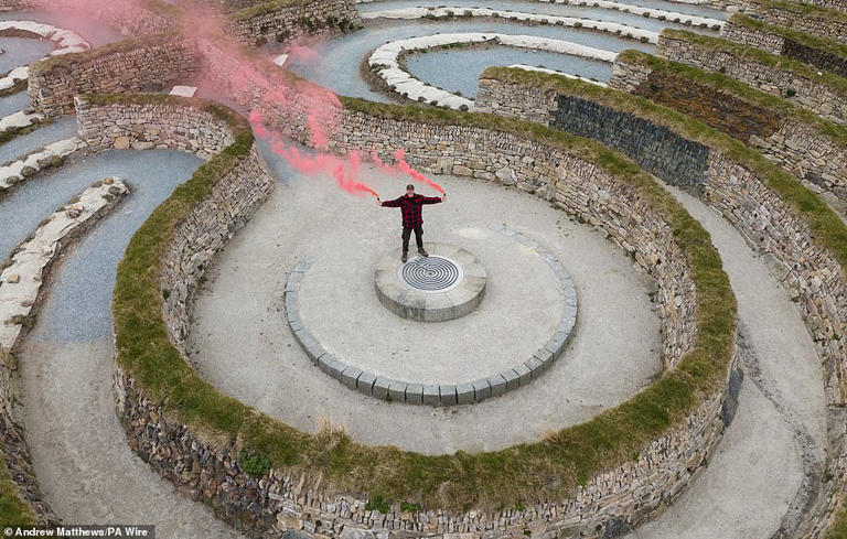 A real place to lose yourself! World's biggest living labyrinth opens ...