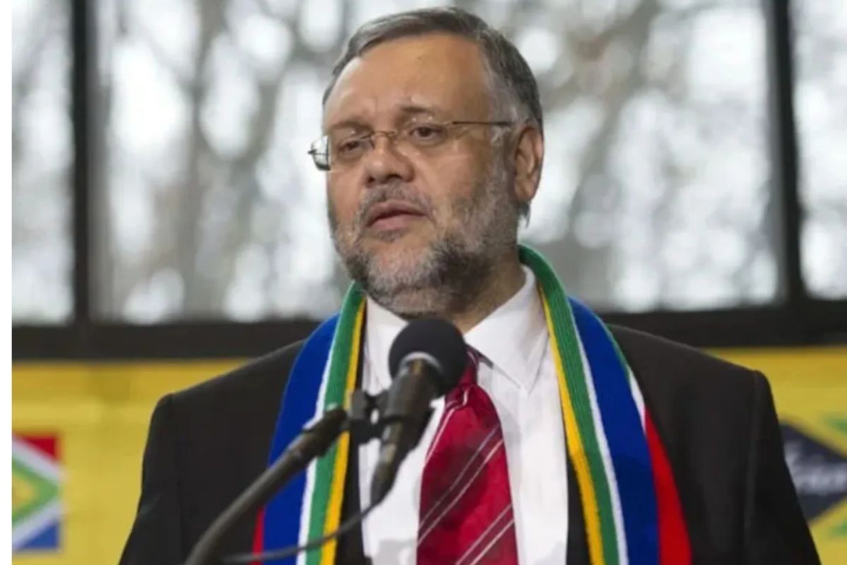 Ramaphosa urges caution amid Ebrahim Rasool’s homecoming