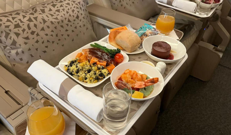 EMIRATES lanza TURISTA PREMIUM en Colombia: FOTOS exclusivas