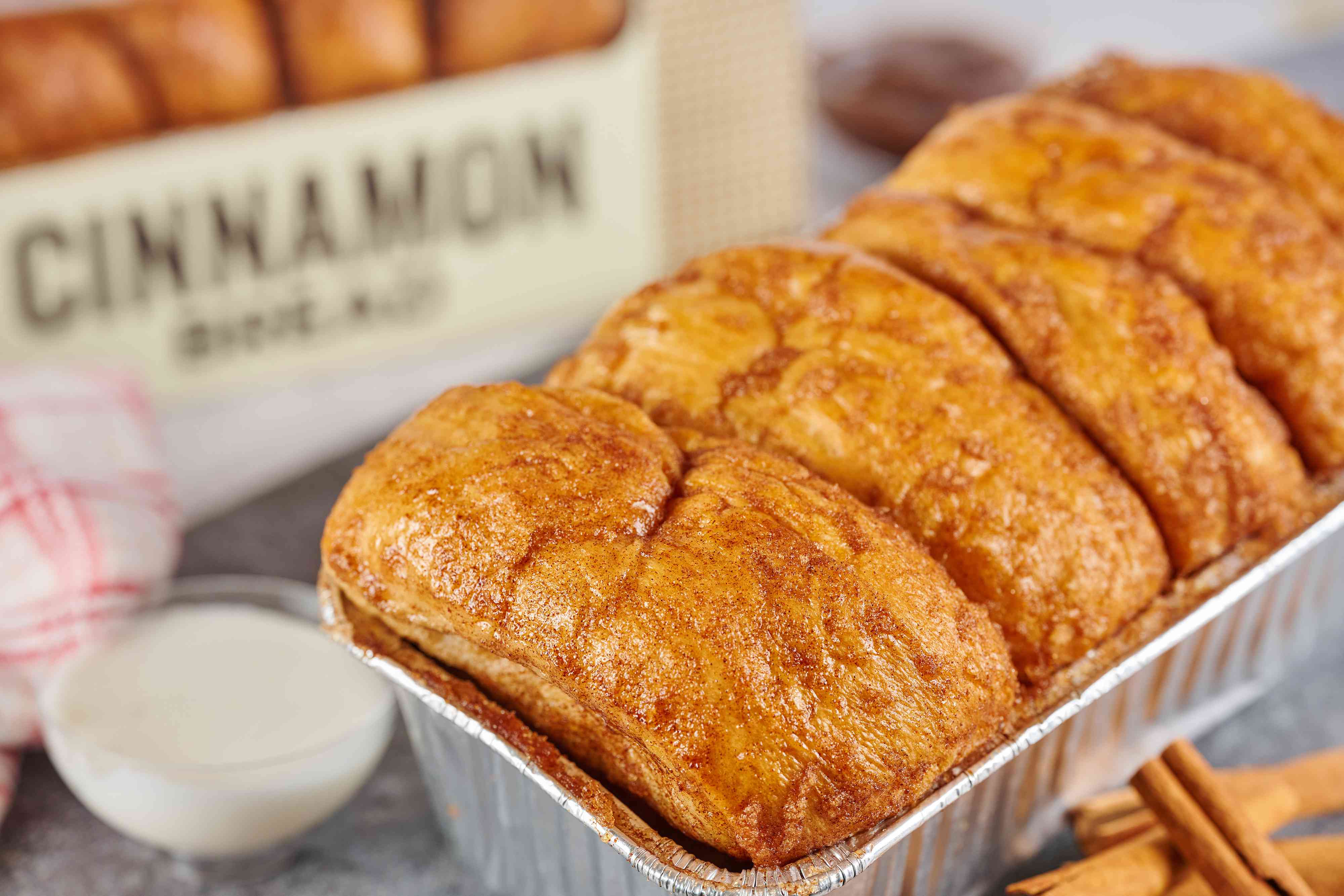Dollywood's Cinnamon Bread Is What Theme Park Food Dreams Are Made of