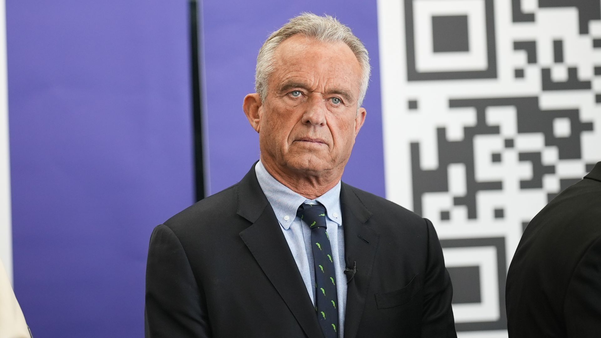 14 Elaborate Movie Ruses That Spare No Expense On Setup