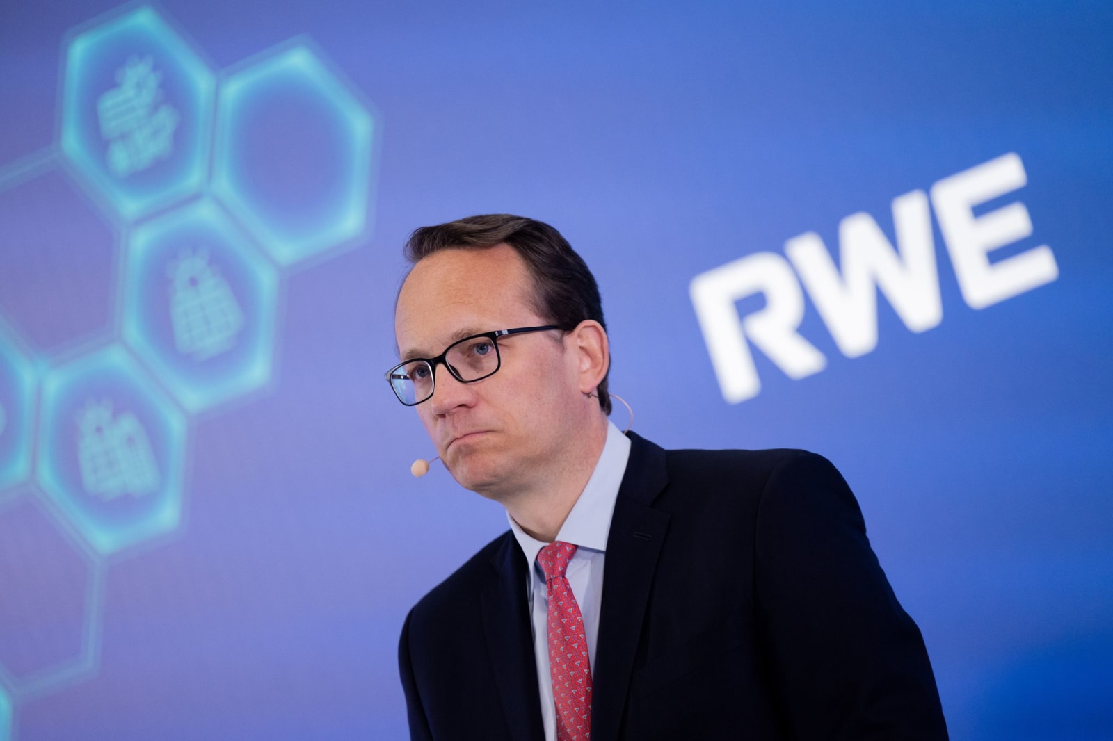 German energy company RWE slashes investments, cuts earnings targets