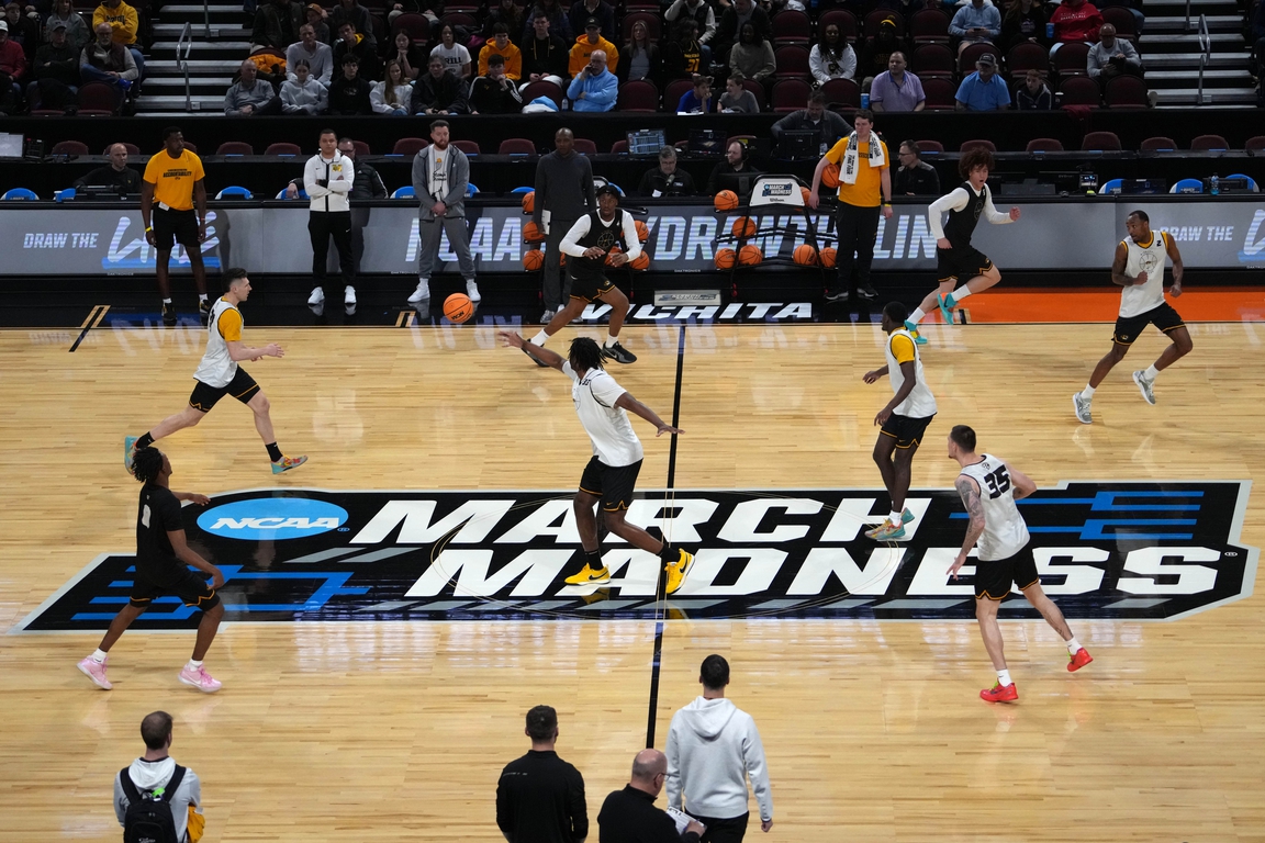 March Madness bracket picks for all 16 first-round games Thursday