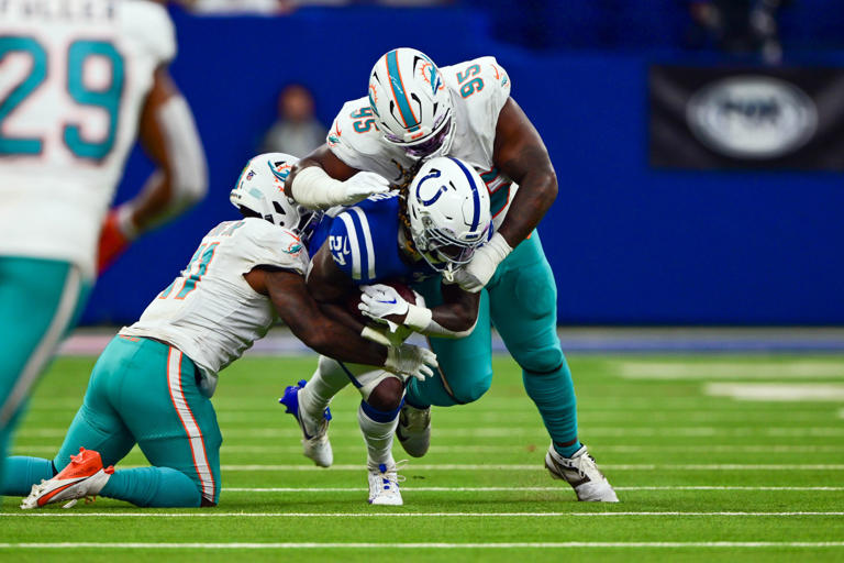Dolphins Re-Sign Veteran Defensive Lineman