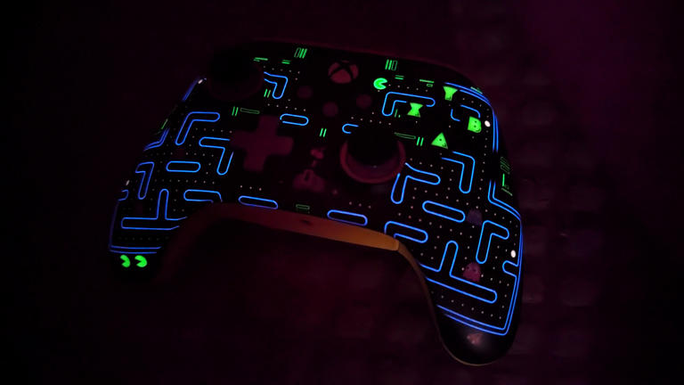 First look at the new 'glow-in-the-dark' Pac-Man Xbox controller