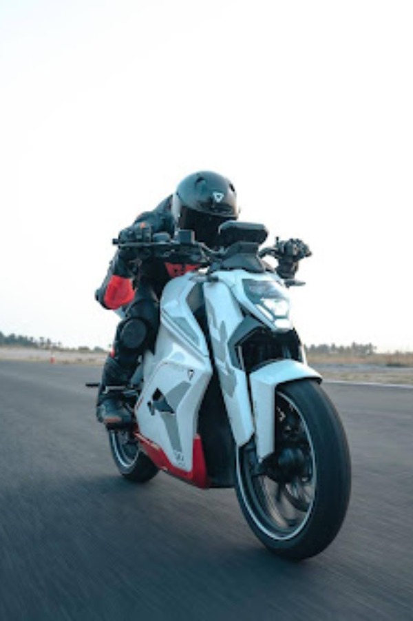 Ultraviolette F77 vs Petrol Bikes: Which One Suits You Better