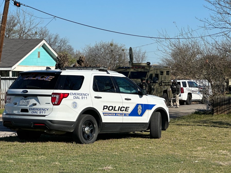 Wichita Falls police, SWAT serve warrant using flashbangs