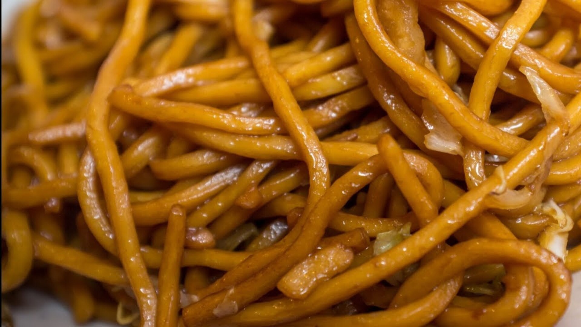 You Should Never Order Lo Mein At A Chinese Restaurant. Here's Why