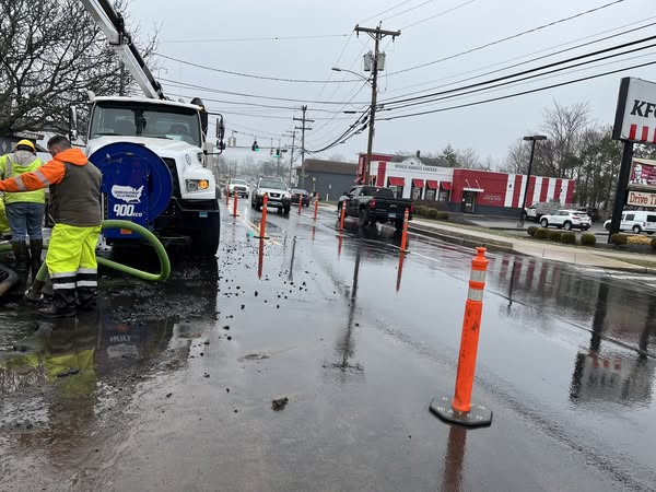 One lane closed on Main St. in Meriden due to large water main break