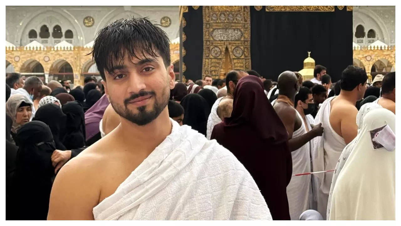 Celebrity MasterChef's Mr Faisu aka Faisal Sheikh performs Umrah; shares an unforgettable ...